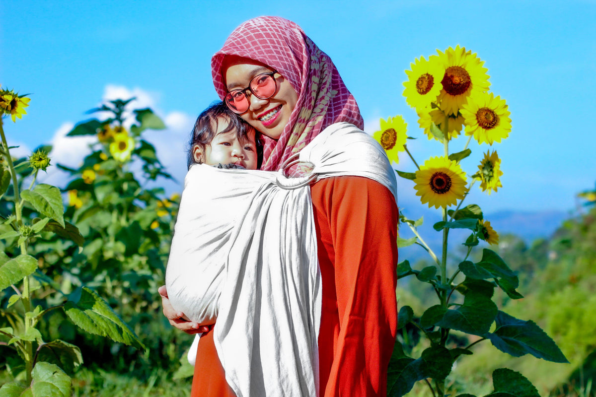 Tutorial Menggendong Bayi dengan Ring Sling – Zakkel